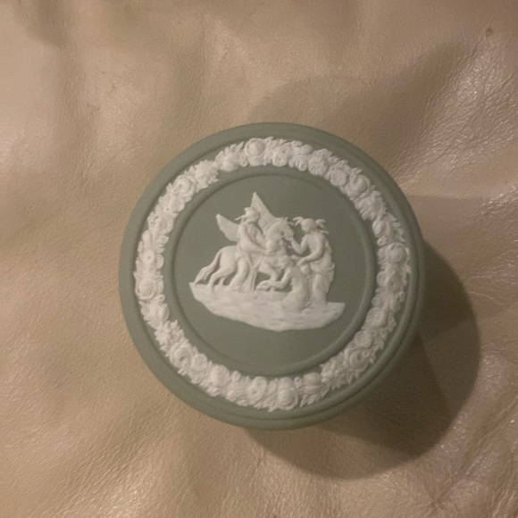 Wedgwood | Art | Vintage Wedgwood Celadon Green Jasperware Round Box ...